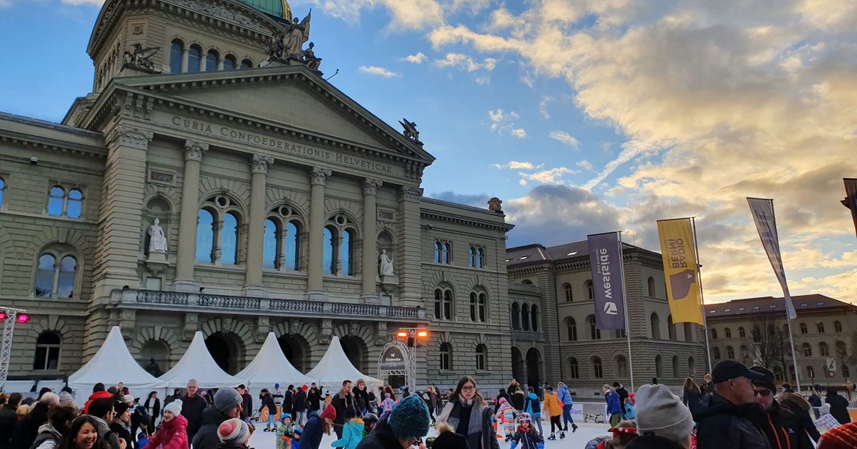 Kunsteisbahn Bundesplatz Bern | 13. 12.2025-14.2.2026